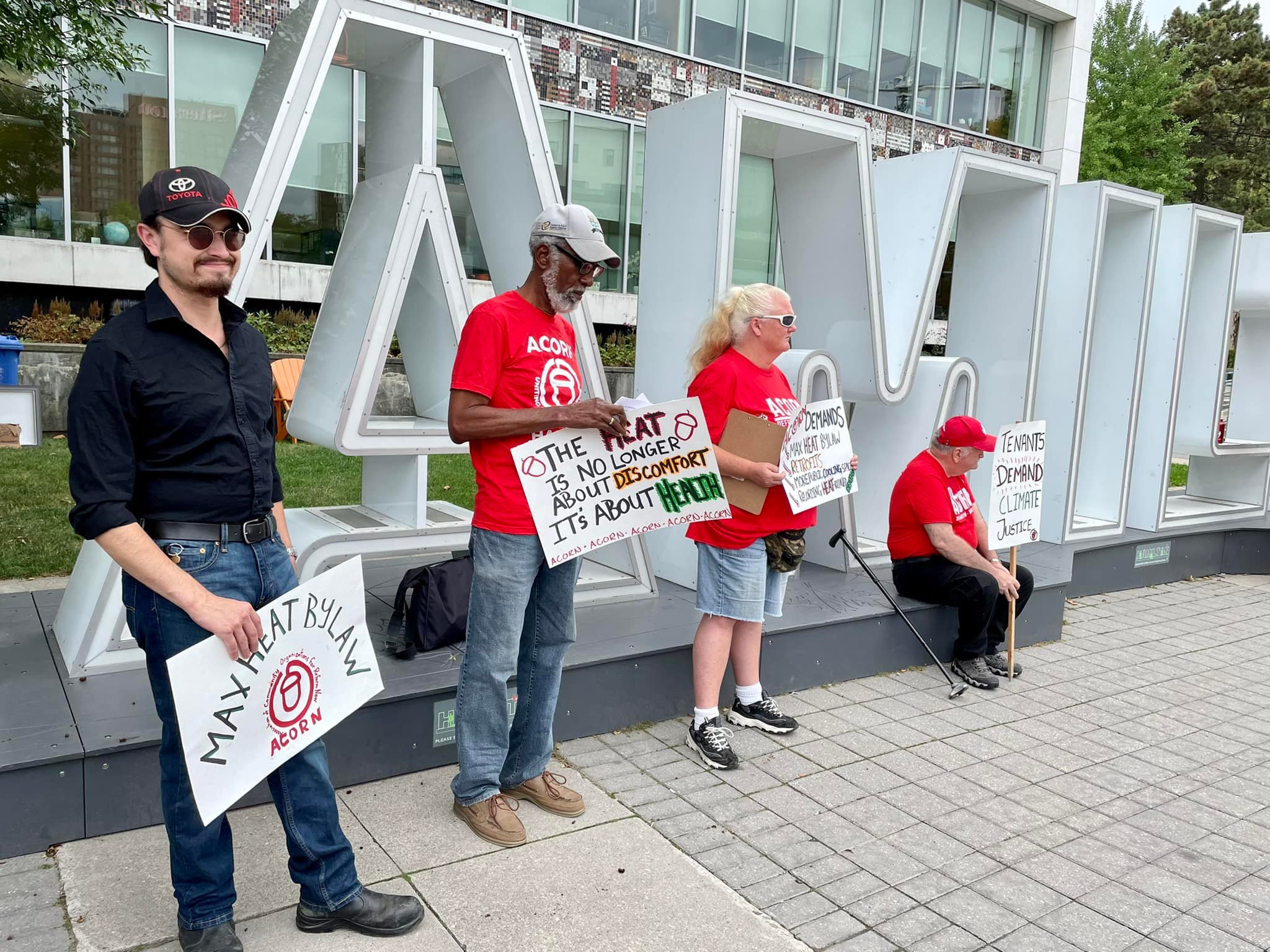 Hamilton ACORN demands max heat bylaw! - ACORN Canada
