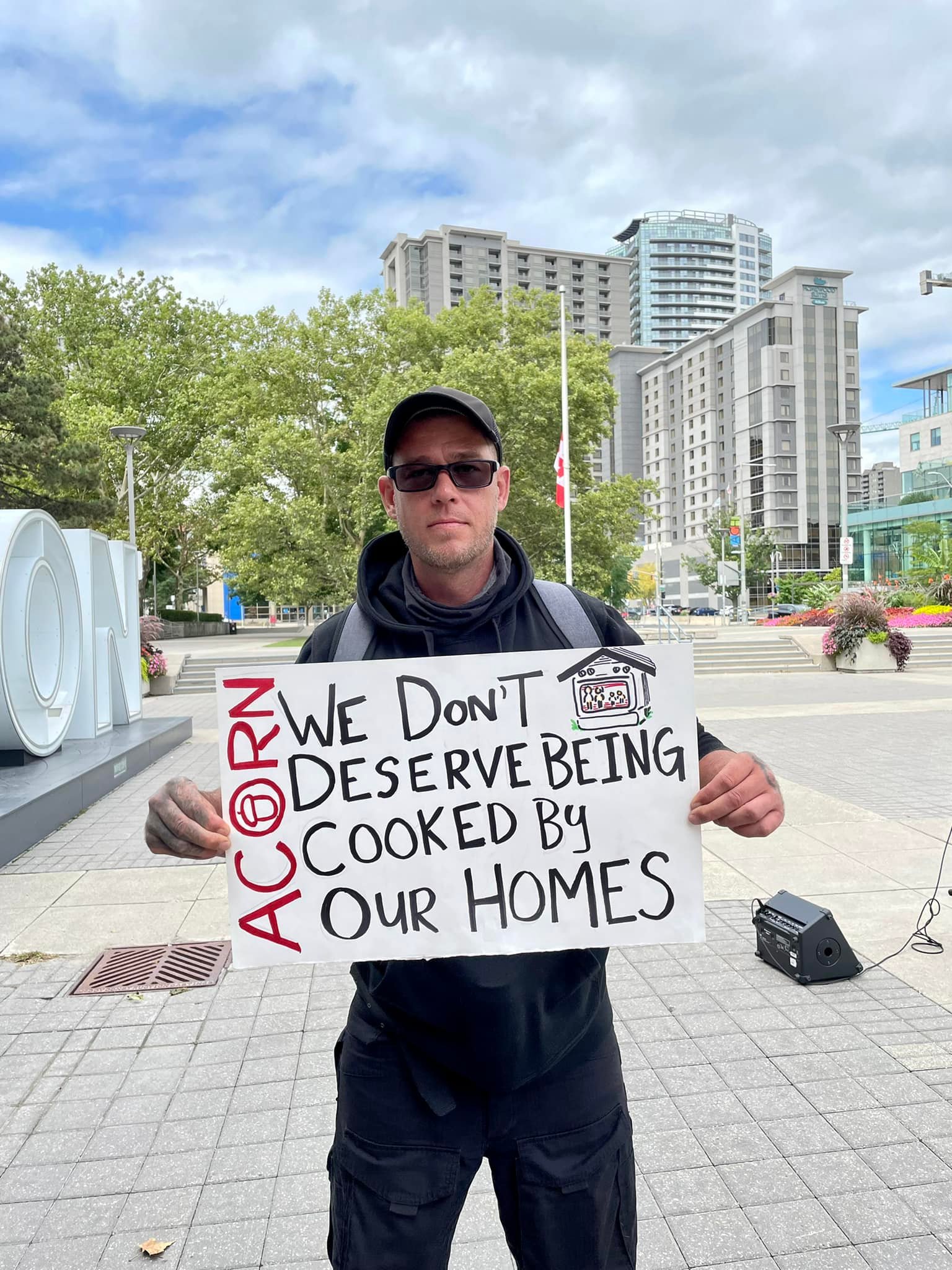 Hamilton ACORN demands max heat bylaw! - ACORN Canada