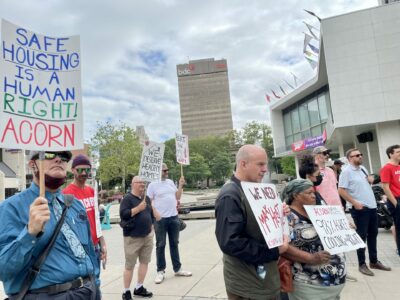 Hamilton ACORN demands max heat bylaw! - ACORN Canada