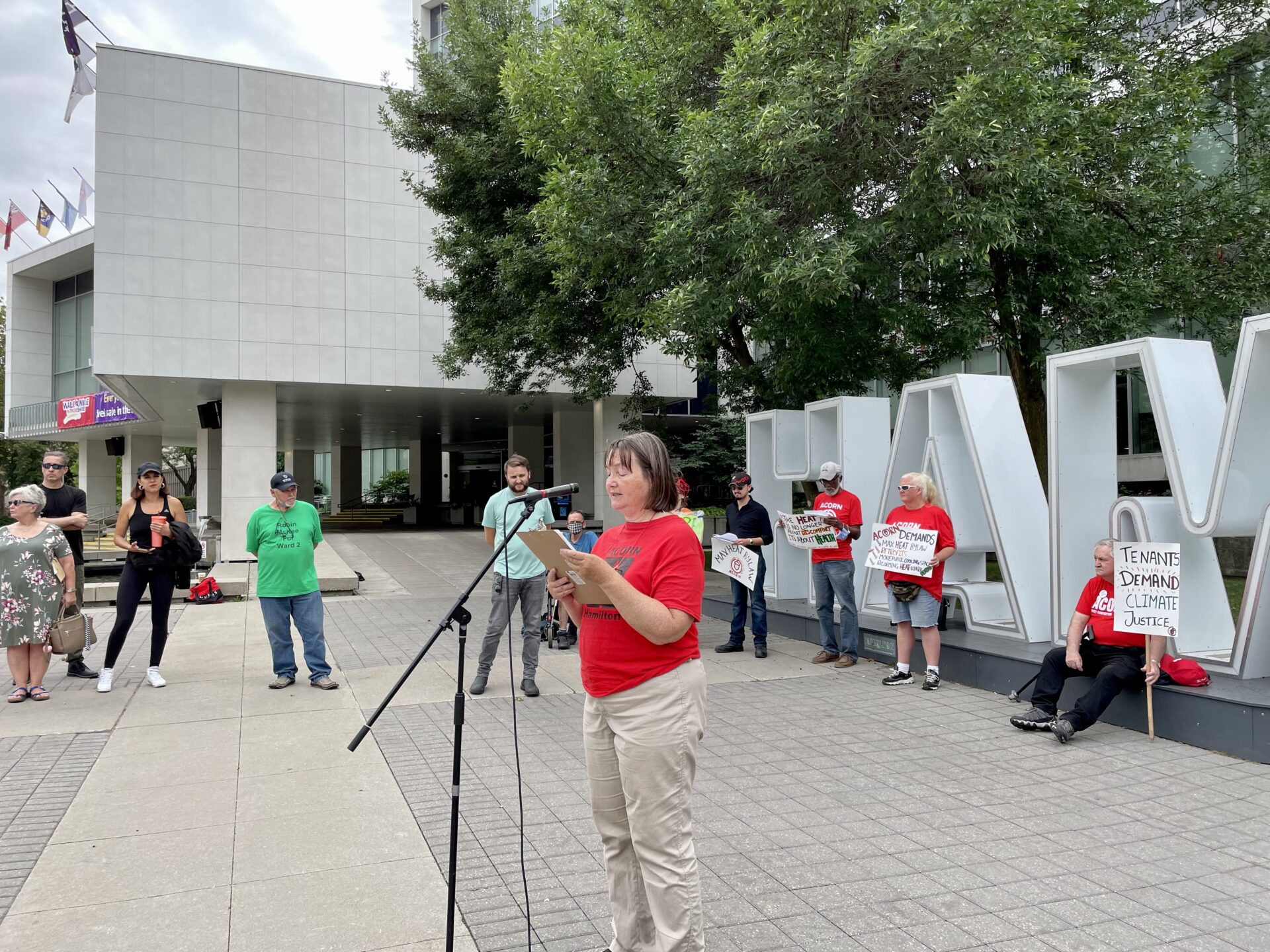 Hamilton ACORN demands max heat bylaw! - ACORN Canada