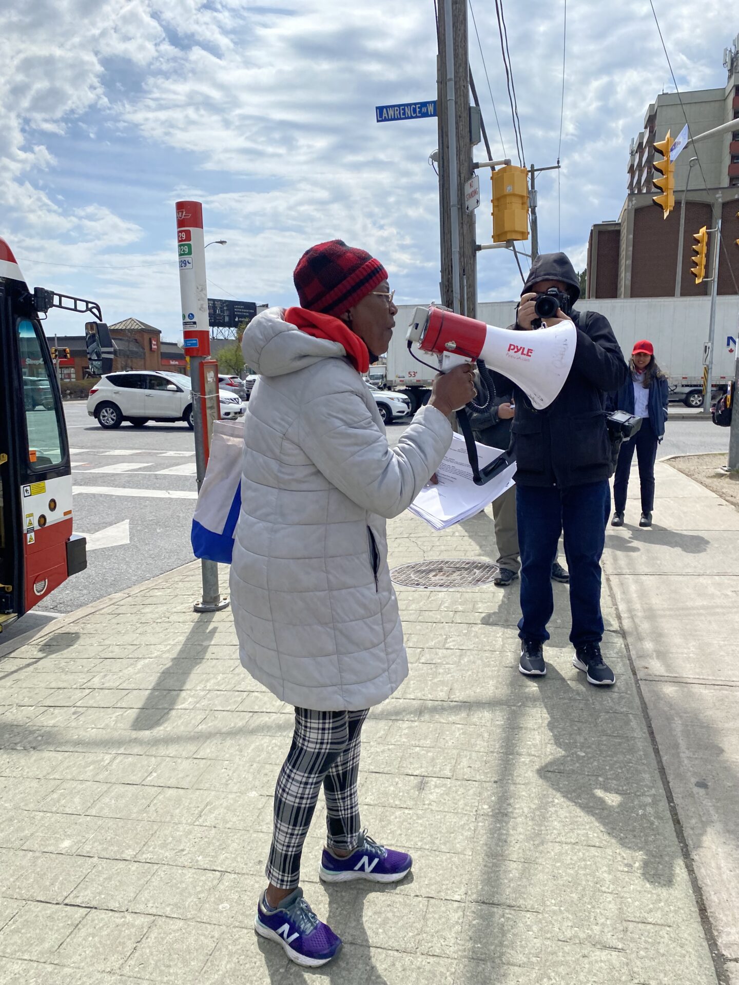 Toronto ACORN Occupies Medallion! - ACORN Canada