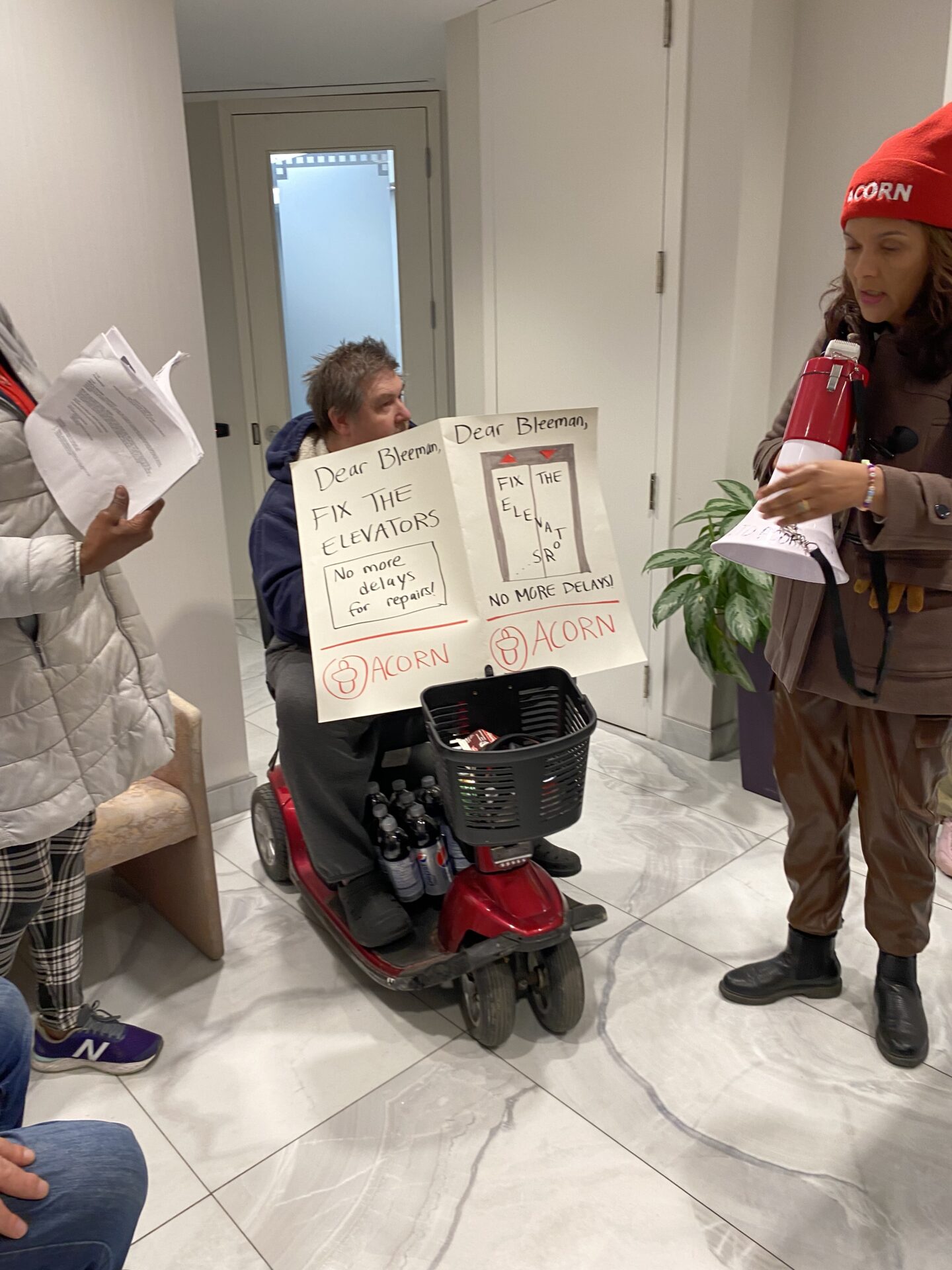 Toronto ACORN Occupies Medallion! - ACORN Canada