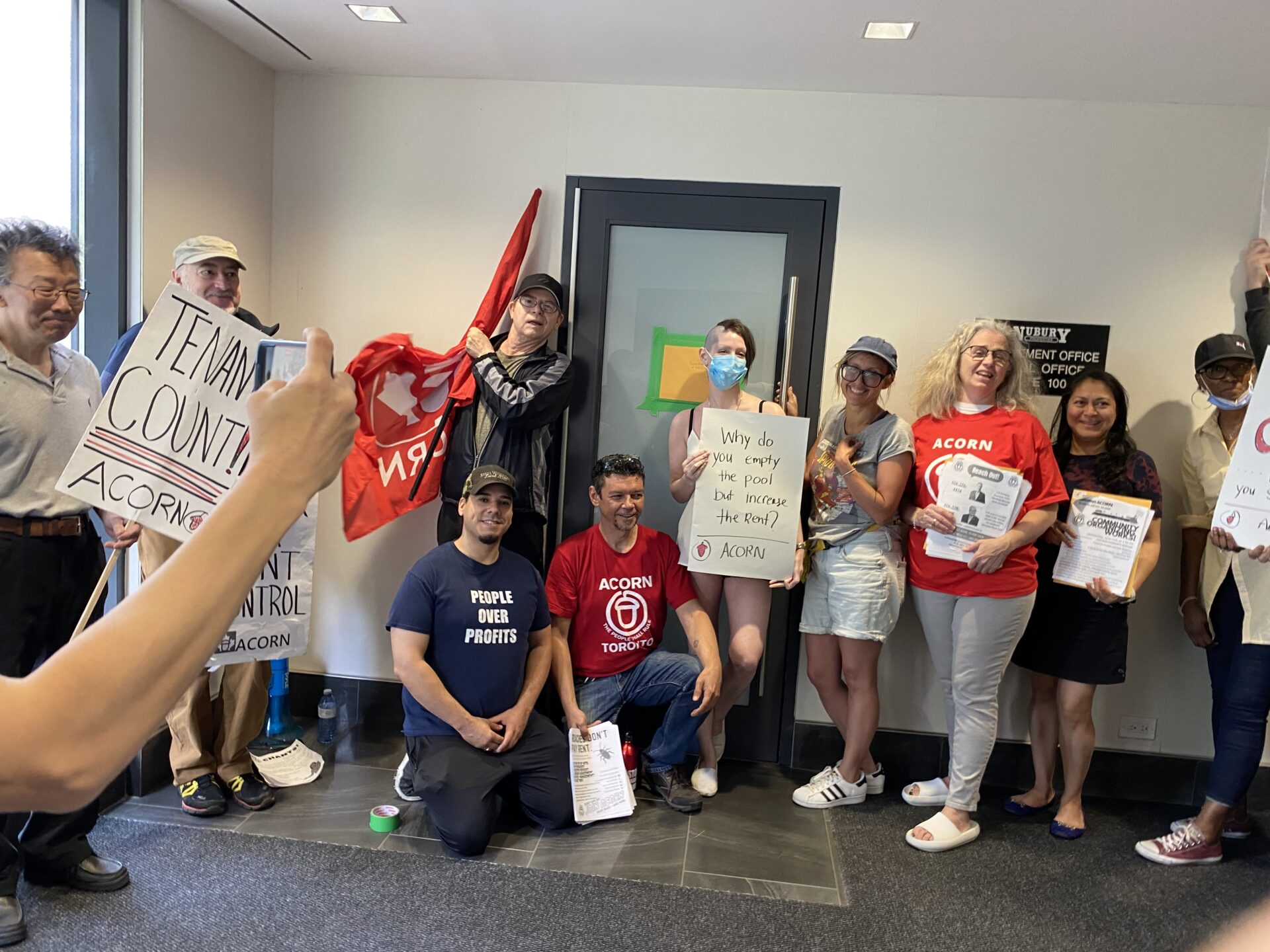 Toronto ACORN takes action against illegal AC fees - ACORN Canada