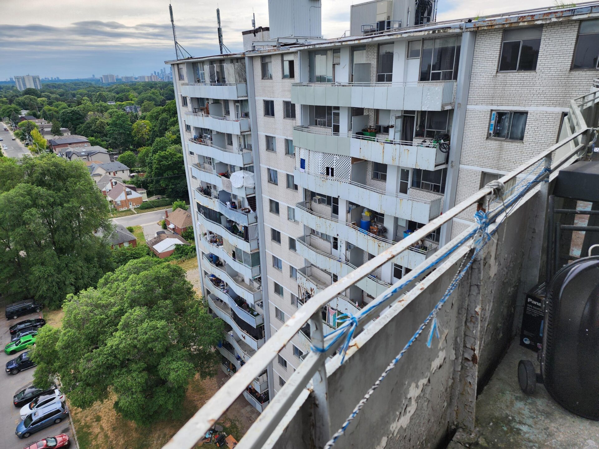 Toronto ACORN walks Mayor through 500 Dawes Rd to see first-hand the ...
